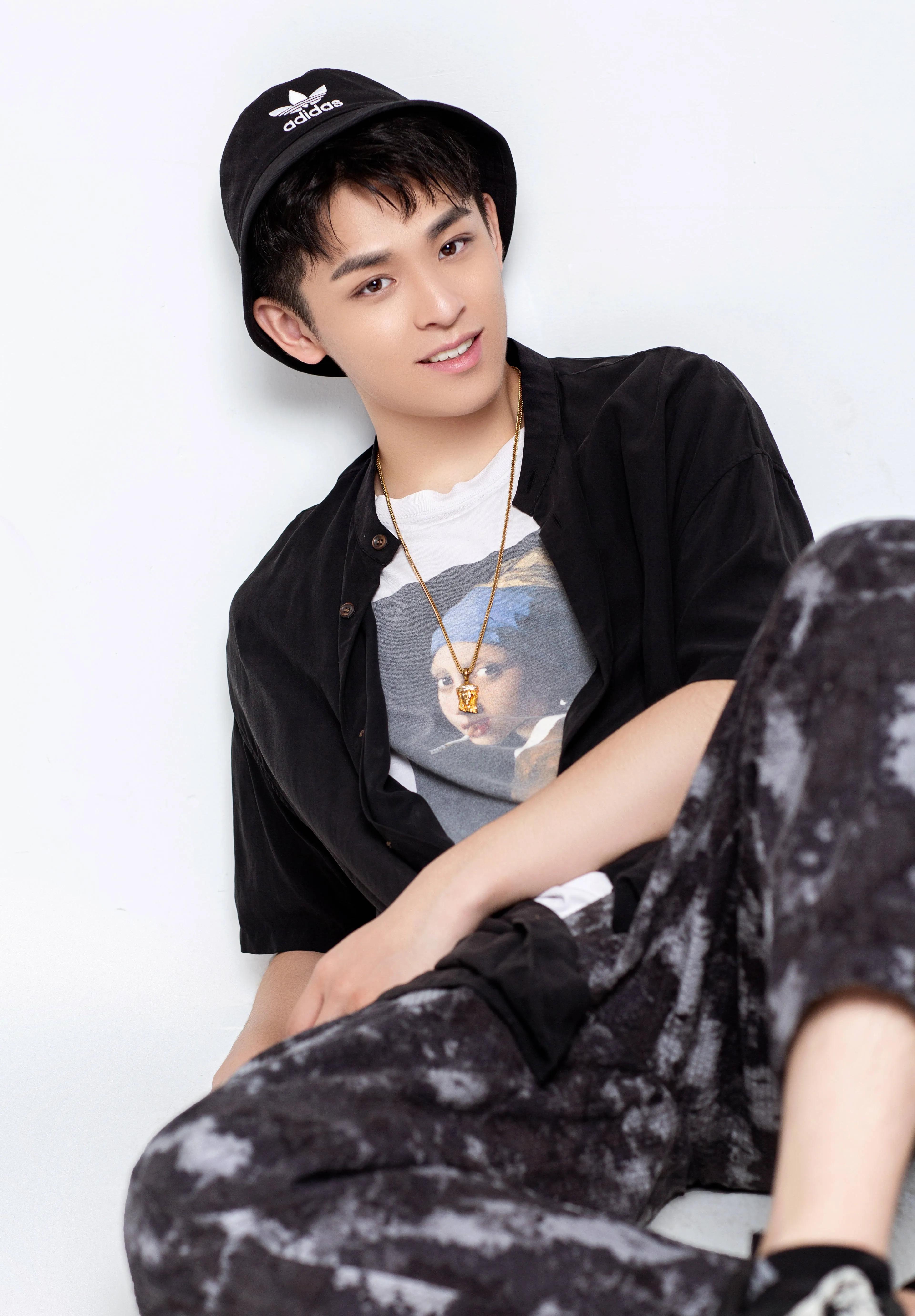 Actor Huang Zhizhong, after going out on the day of the divorce, couldn ...