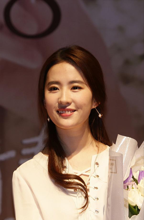 Liu Yifei is on the hot search: fairy sister Liu Yifei is so beautiful ...