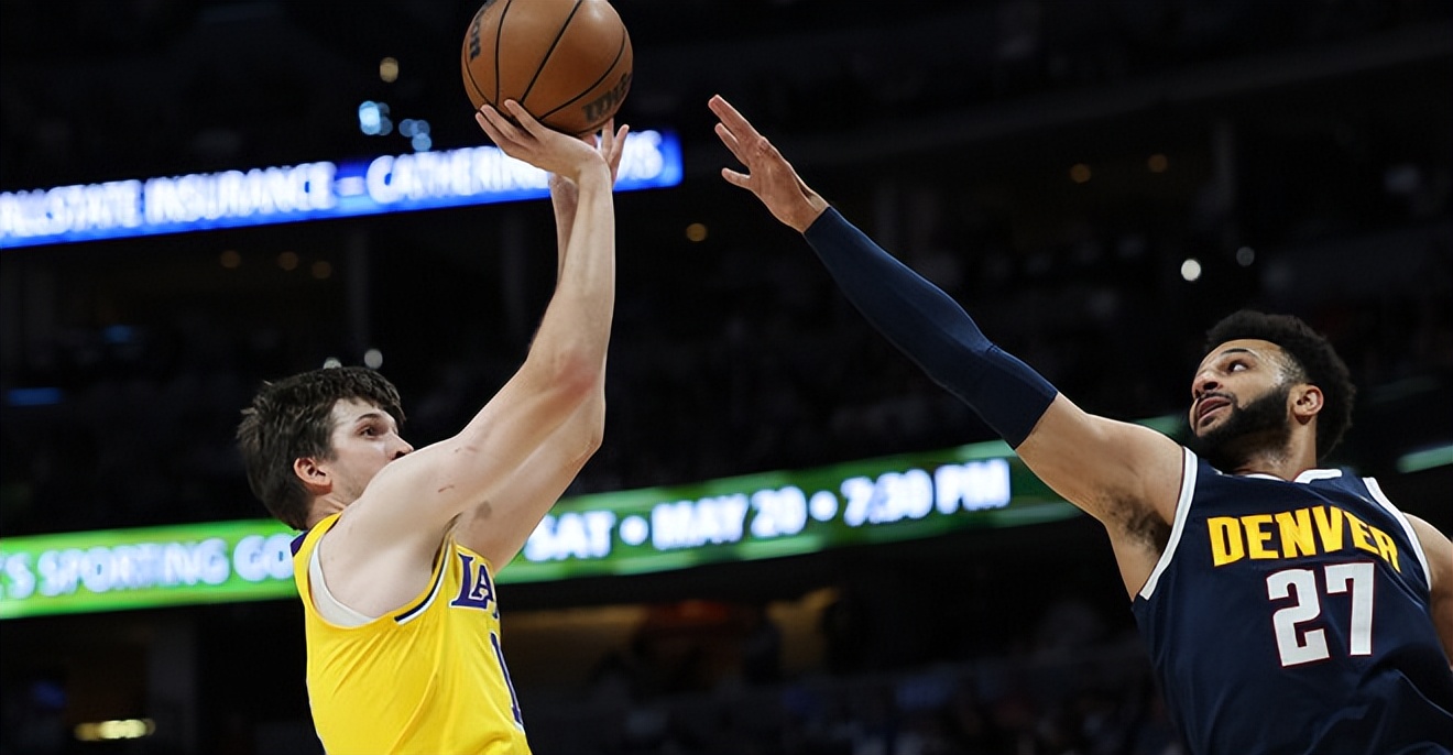 Reeves had 20+ 4 times before, and the Lakers had 4 wins and 0 losses ...