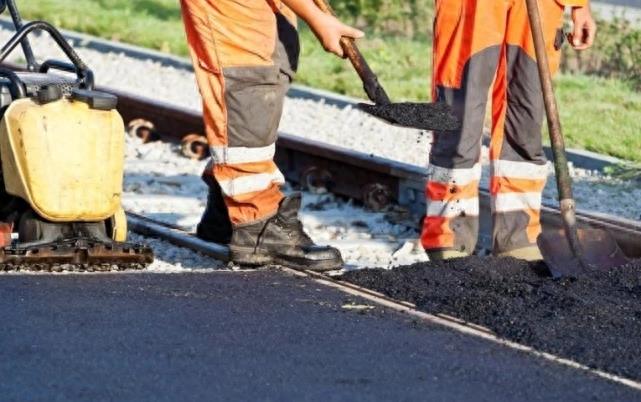 Kuwait's “Tire Cemetery” contains 50 million used tires. Why are they ...