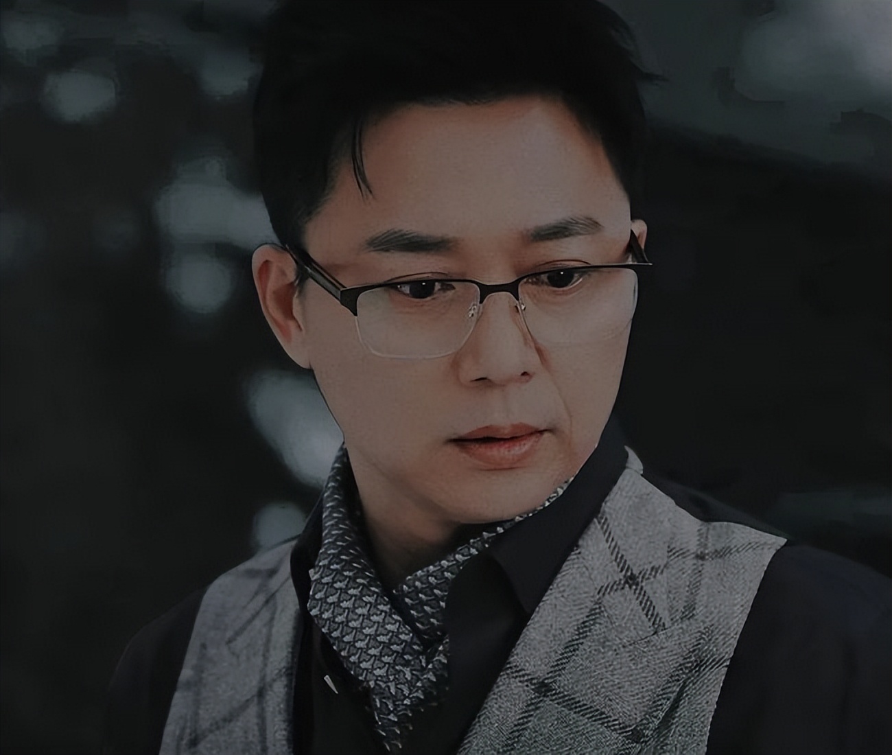 Spectacles also pick face shapes, some are gentle and elegant, some are ...