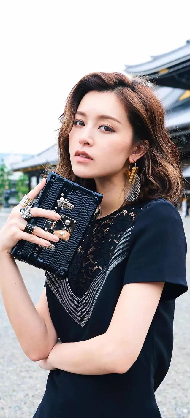 The sexy and charming Janice Man - iNEWS