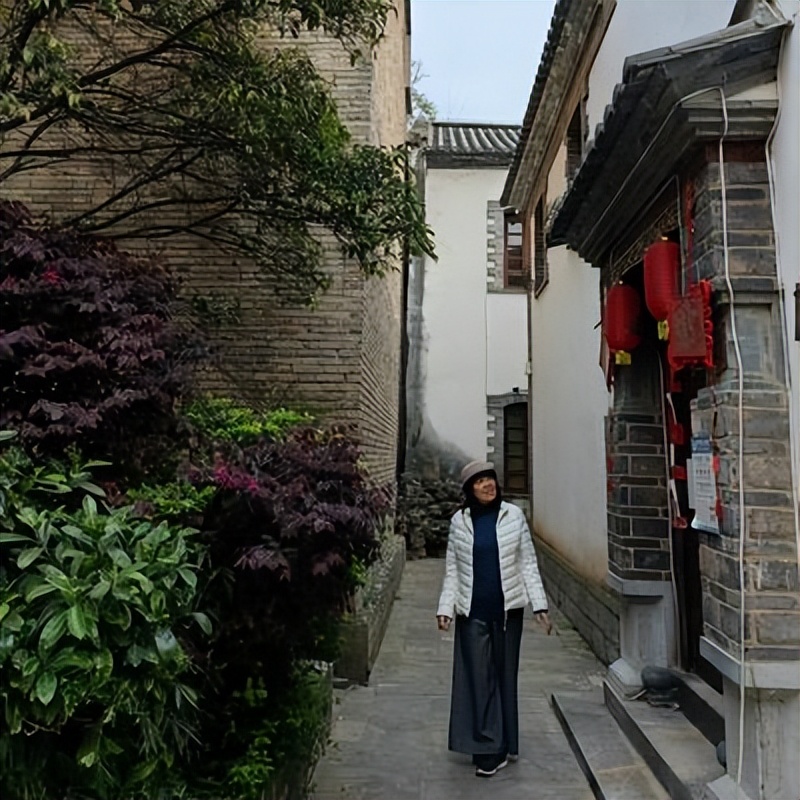 Seventy-two trips in Guisui (thirty-two) - the bank of Guihua City - iNEWS