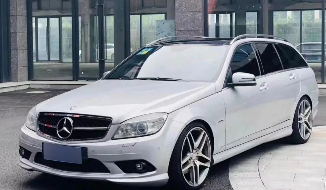 "Contributed by Nuofan" to realize the dream of traveling with Mercedes ...