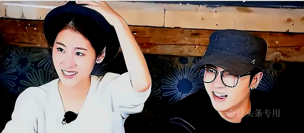 It was revealed that Hua Chenyu and Xu Qing officially announced their relationship and have ...