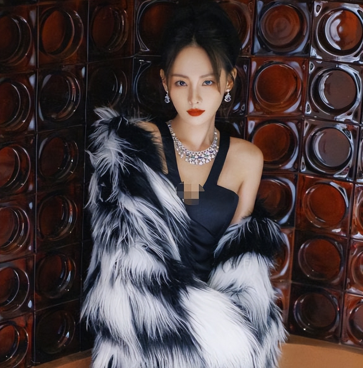 Zhang Jiani made her first public appearance after the divorce turmoil ...