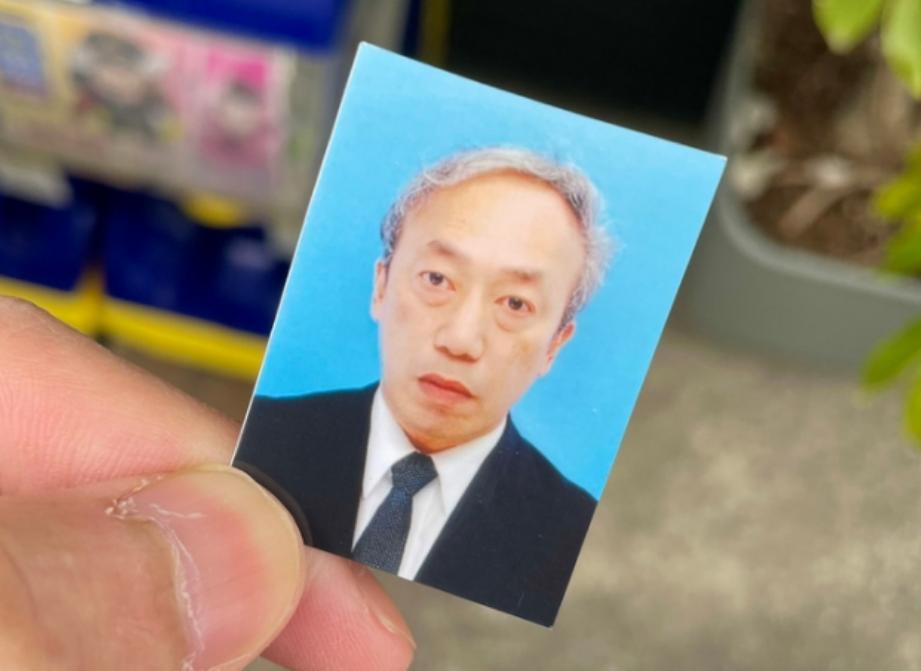 "Passport photo" capsule vending machines are soaring in popularity in ...