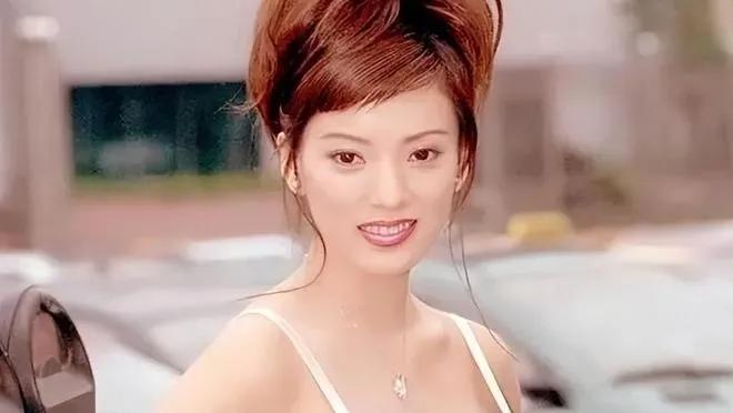 Bright and moving, a stunner in the world, Peng Dan, the "God of Waves ...