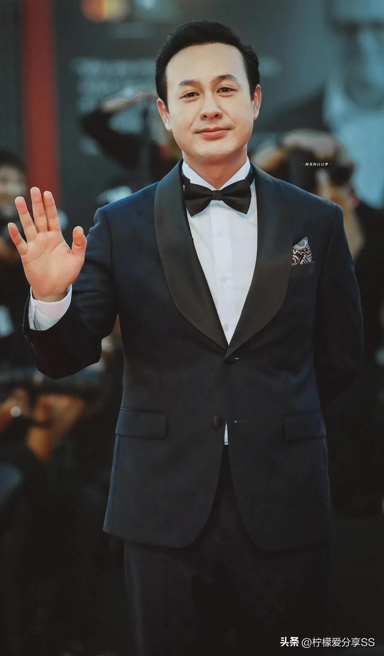 The calm and restrained teacher Zhang Songwen, he and "Gao Qiqiang" are ...