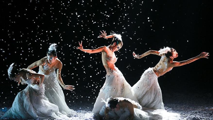 Yang Lipings New Dance Sparks Controversy Again Female Dancers Touch