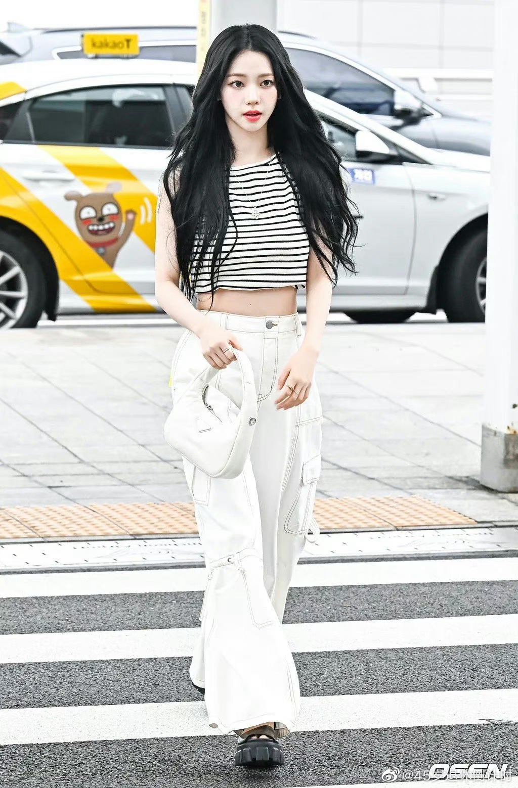Liu Zhimin's raw picture reveals her slender waist! Snow skin, jade ...