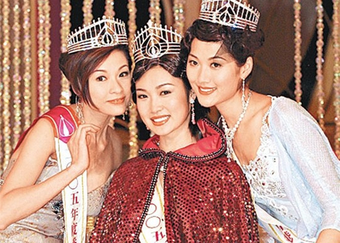 Hong Kong sister Ye Cuicui went to the mall alone, her face was simple and she was dressed ...