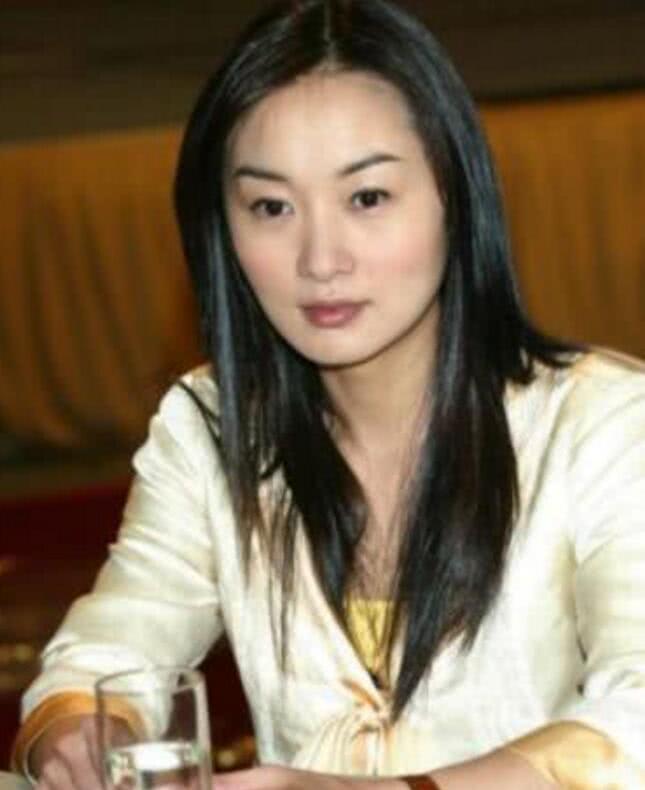 Su Youpeng slept with Zhao Wei. She and Su Youpeng were filming passionate scenes, and she also ...