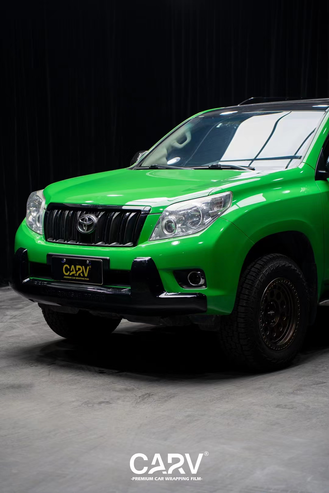 Toyota Prado Cafu color change film platinum signal green, one of the ...