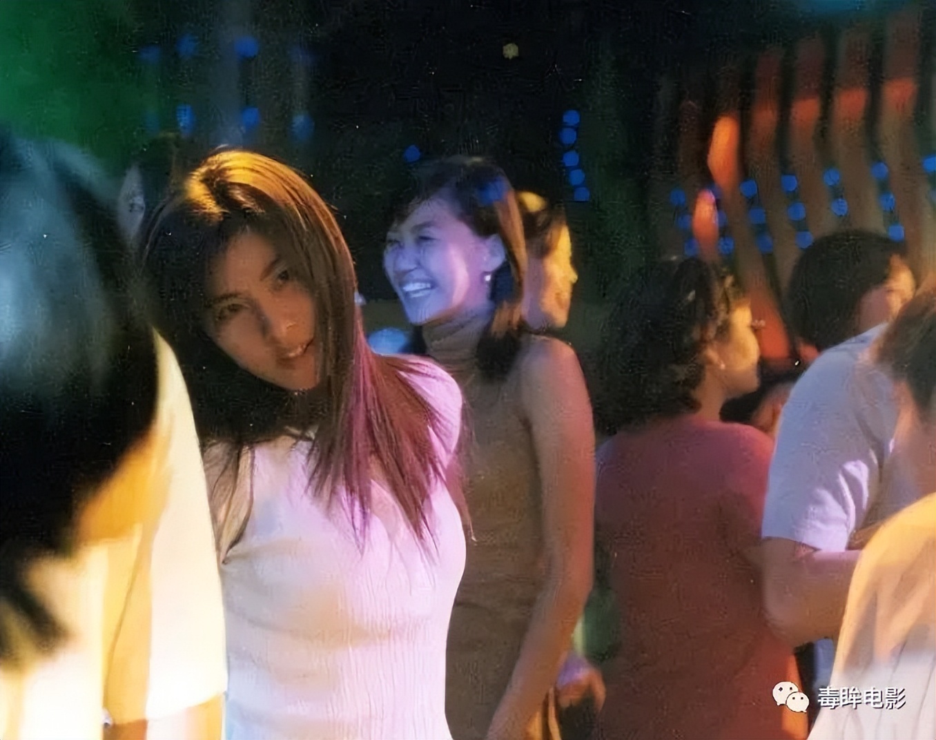 Behind the humorous and witty people think deeply, the movie "Sex Is Empty" is a youthful ...