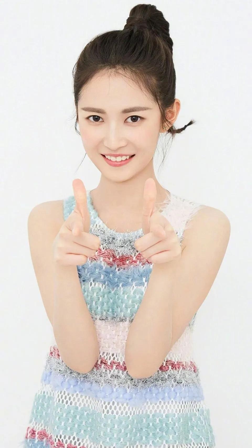 Chen Yuqi's exquisite atlas is beautiful and moving - iMedia