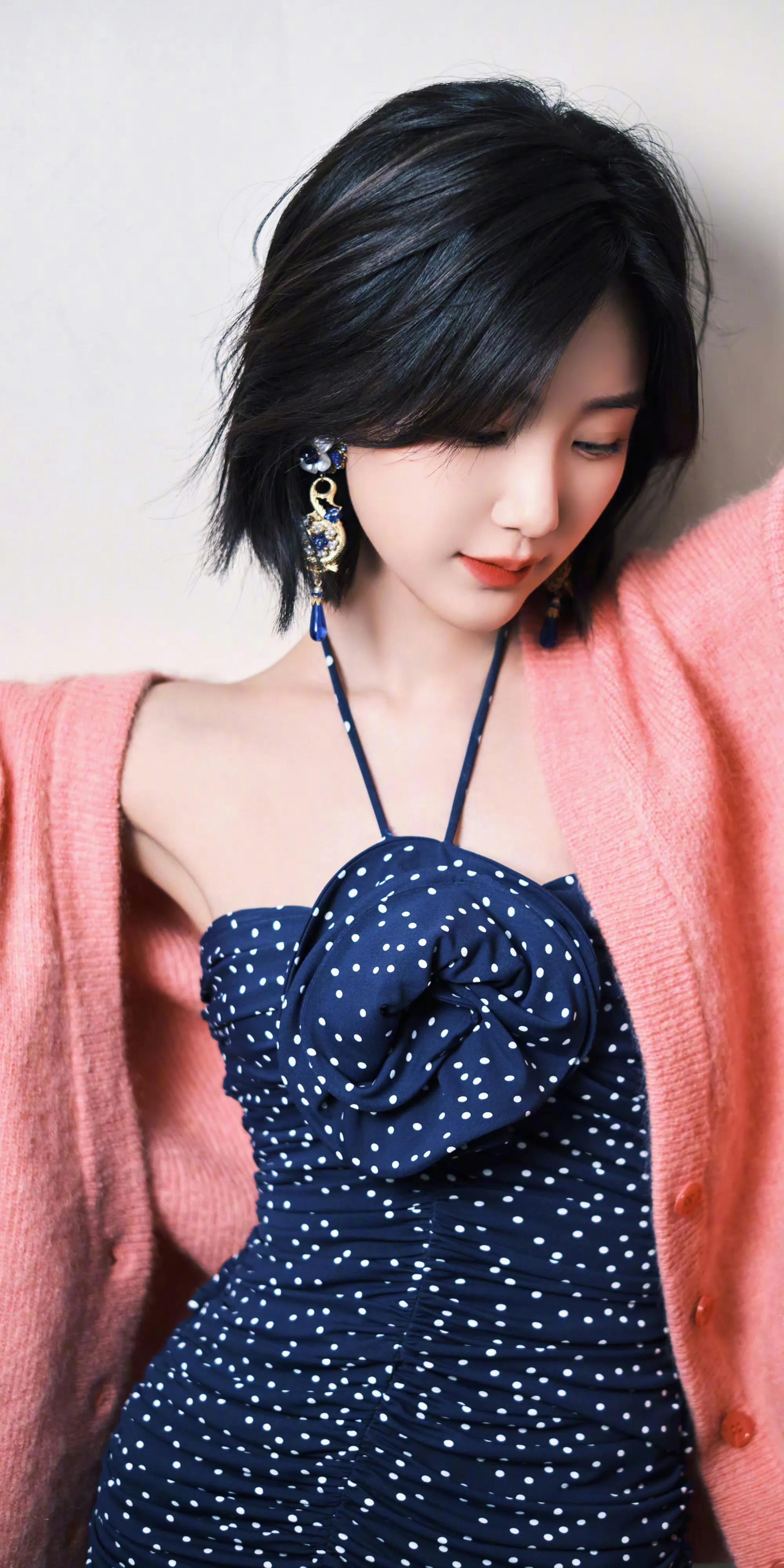 Gao Leng Mao Xiaotong - iNEWS