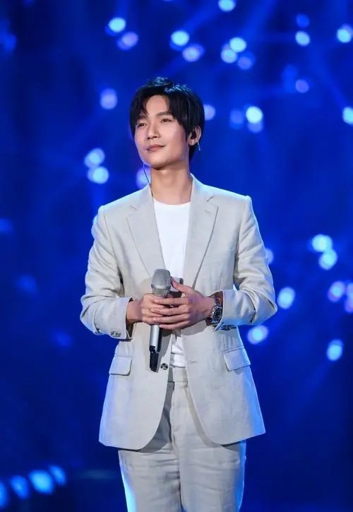 Chen Chusheng, the champion of happy men, left the New Year's Eve party ...