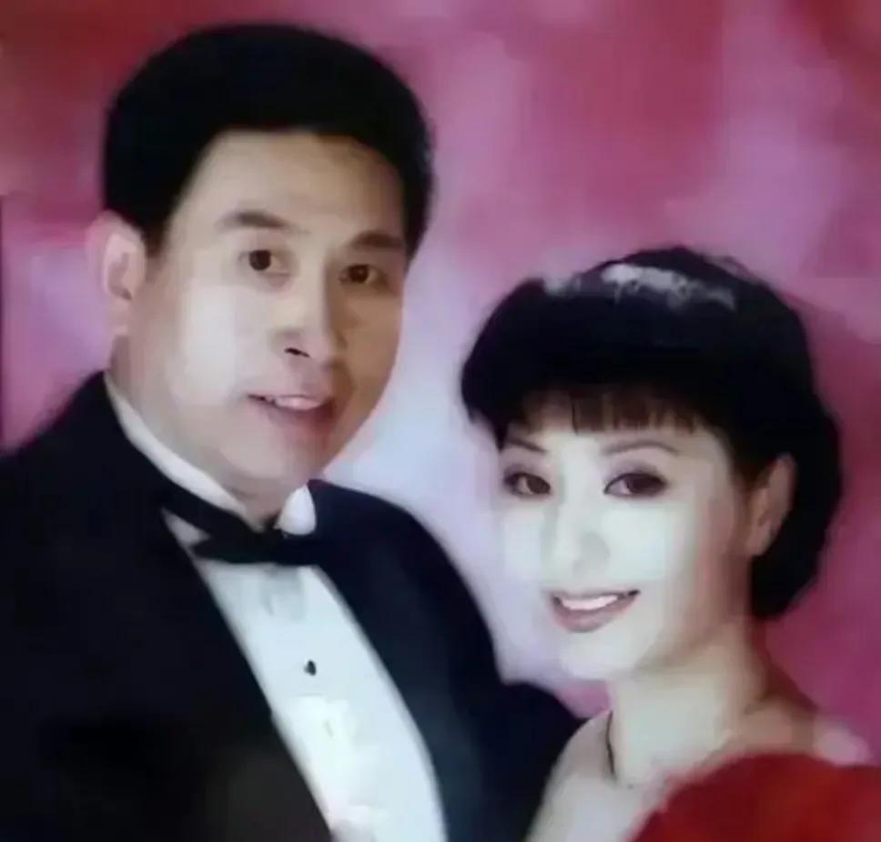 The famous singer Cheng Zhi passed away, and celebrities such as Gong ...