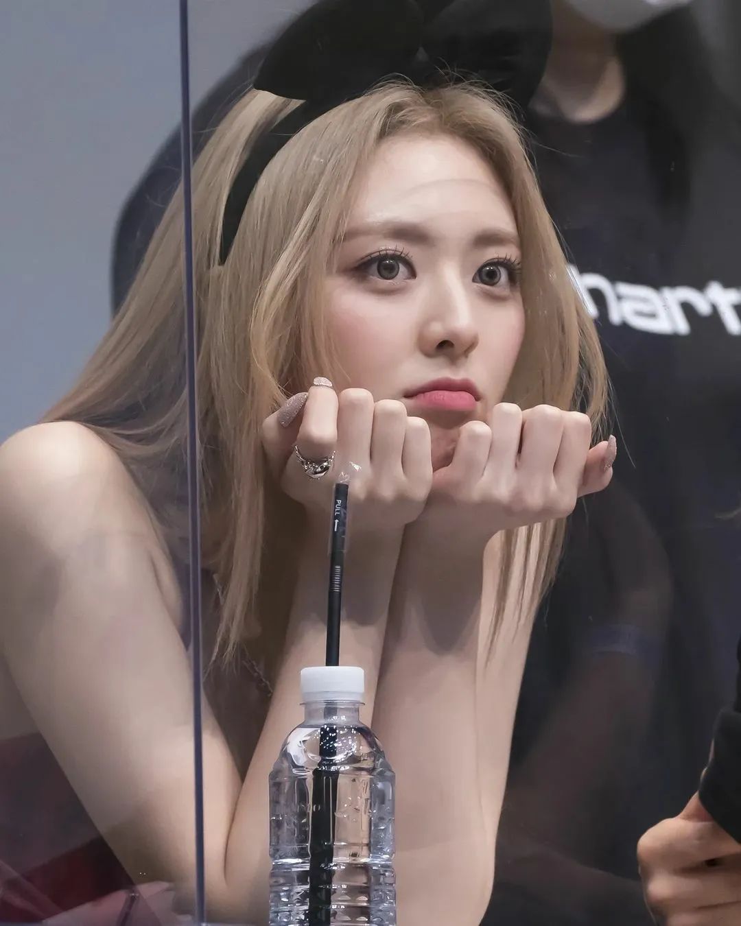 Cute and charming!Shin Yoona, the goddess of the red carpet with an ...