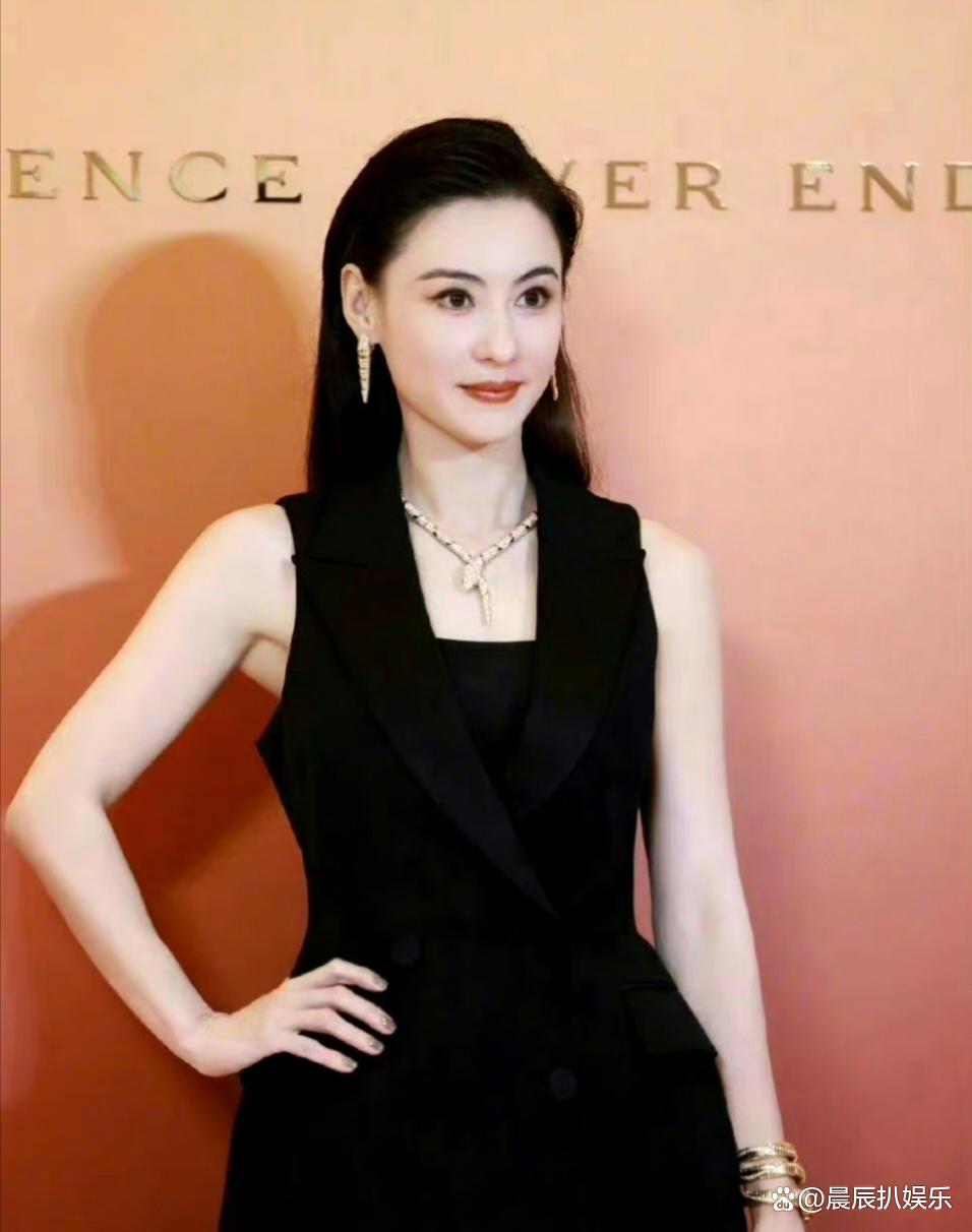 Cecilia Cheung and Zhao Lusi are in the same frame for activities, the ...