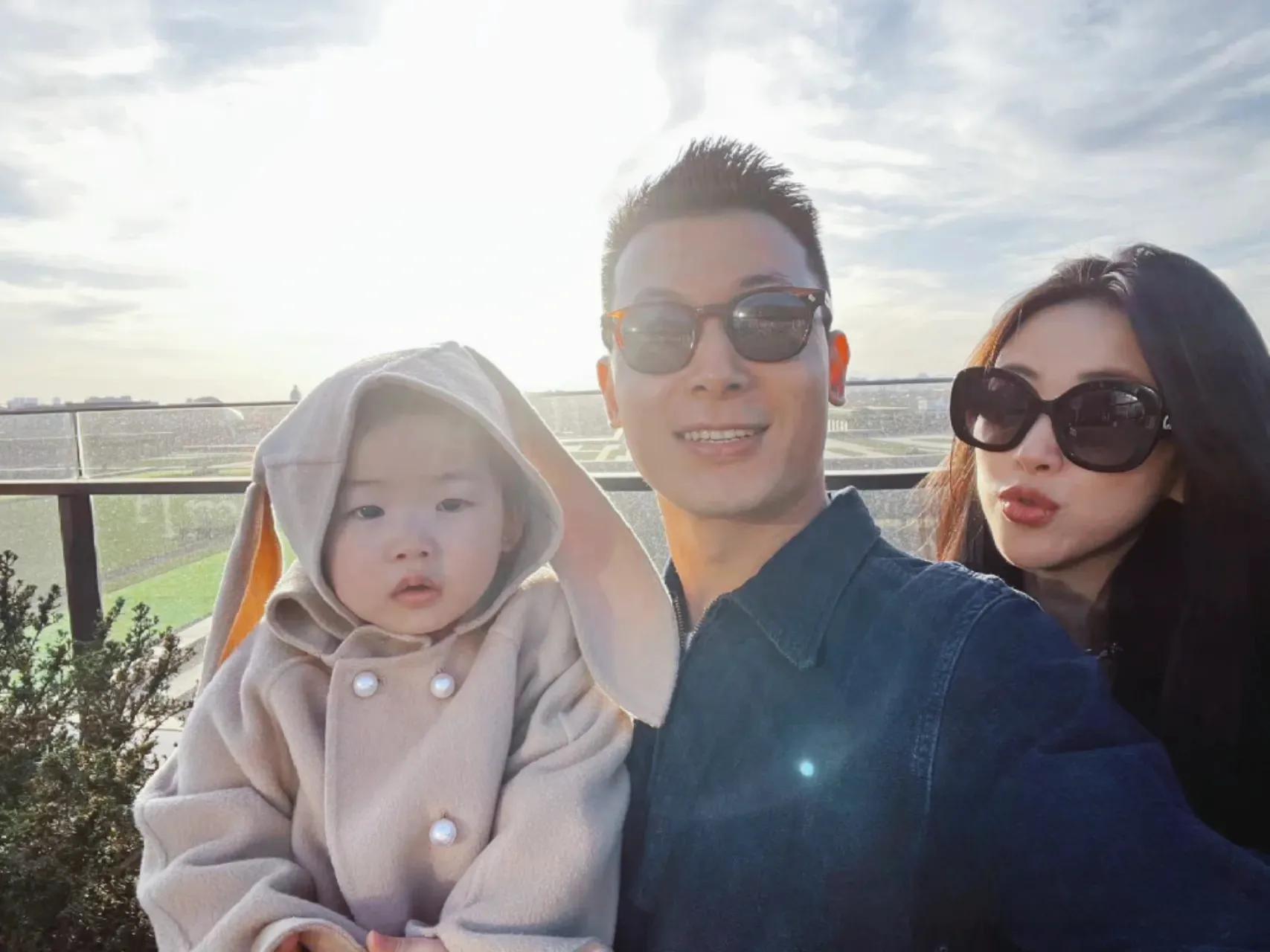 Zhu Zhu and her husband Wang Yunjia married their son, and their ...