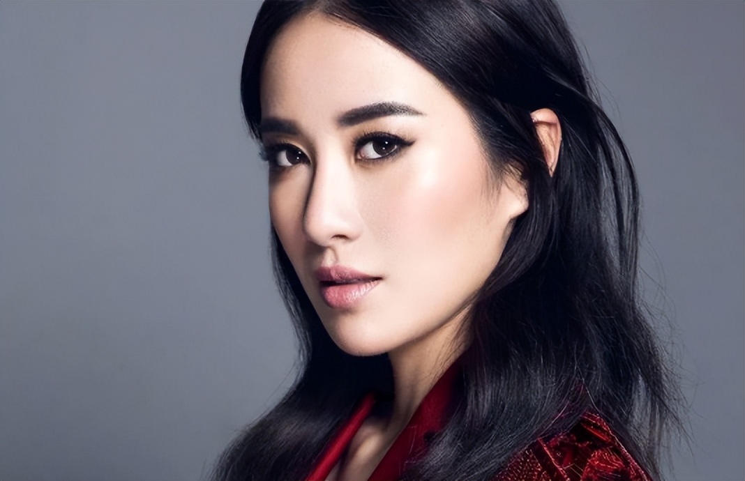 43-year-old Michelle Ye is suspected of not wearing underwear, causing ...