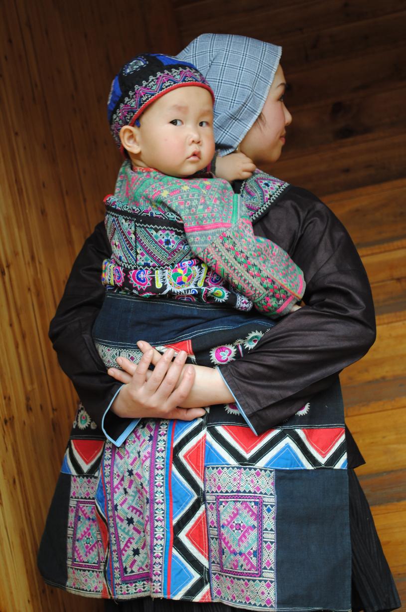 The Weaving Process of Dong Brocade in Hunan Channel - iNEWS