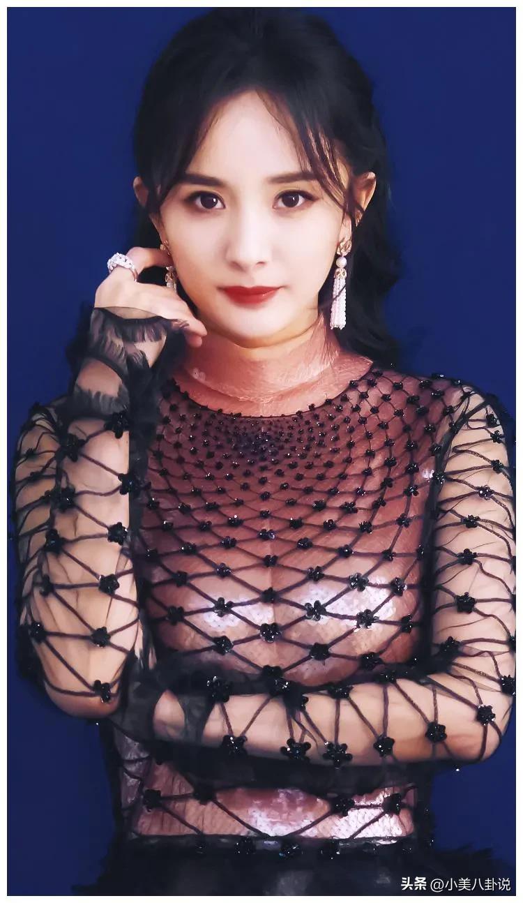 The avatar has been changed, the name of the studio has been changed, and Yang Mi posted an ...