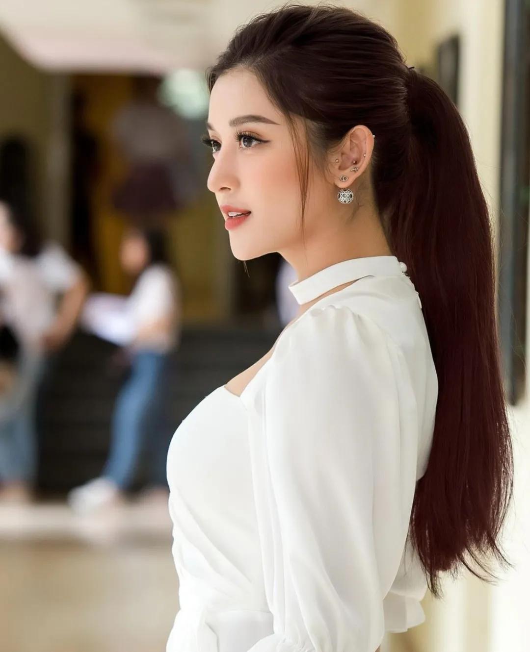 Vietnam's No. 1 Beauty Changed Ownership?Face-to-face female stars ...