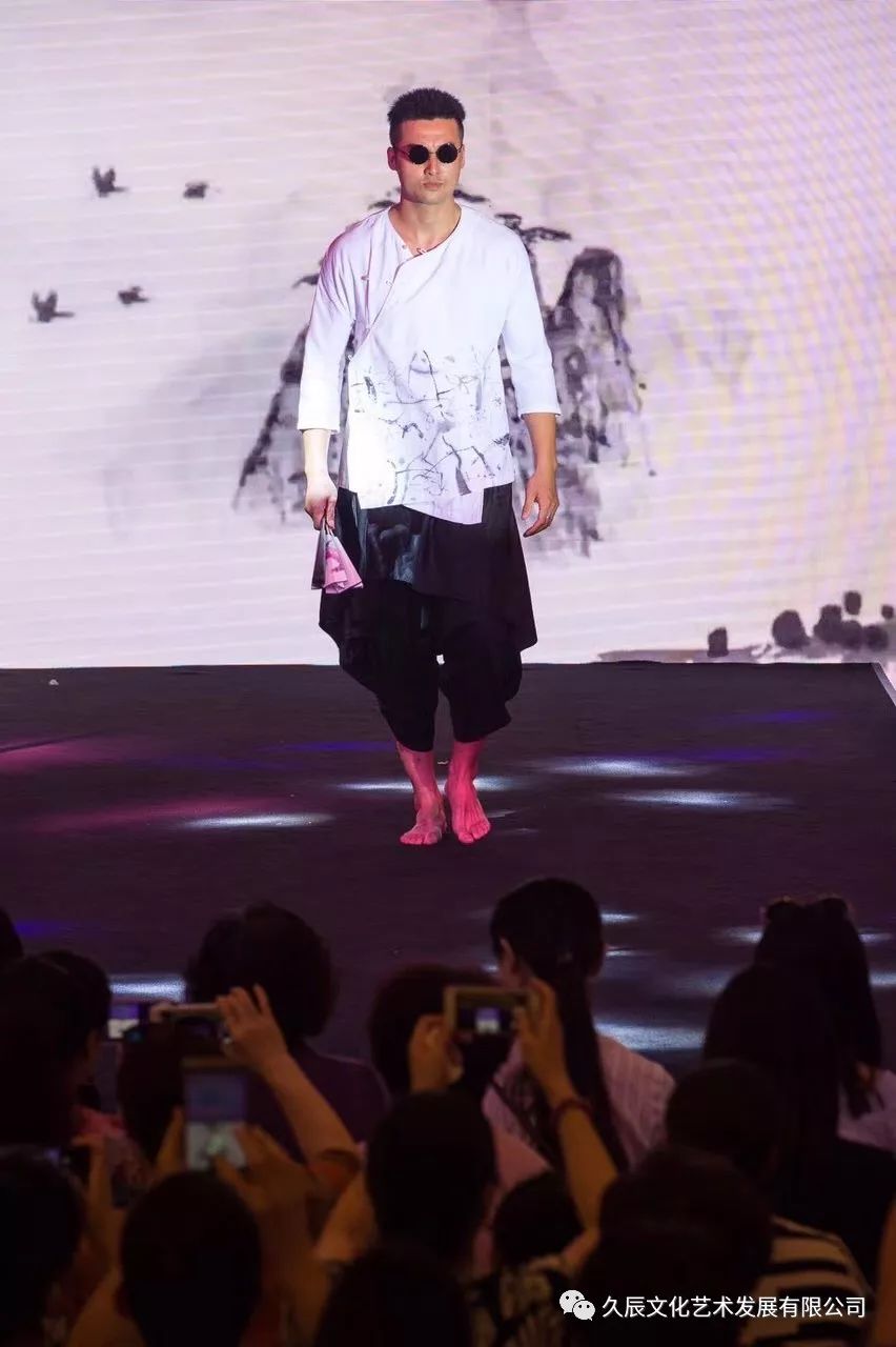 "Danqing Dream" Zhang Zhidong's hand-painted costumes and paintings ...