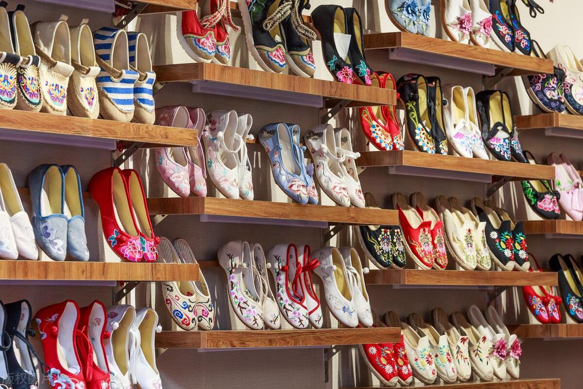Embroidered shoes: a work of art in traditional culture - iMedia