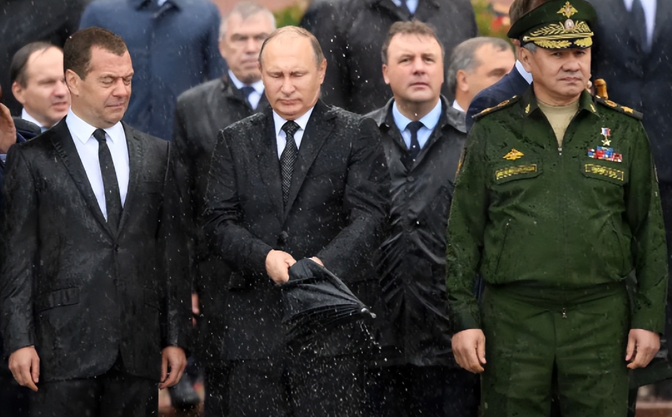 Foreign dignitaries started the "visit wave", why did they choose this ...