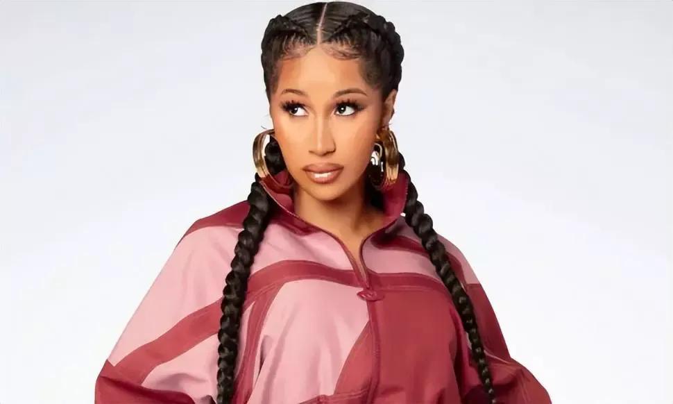 Actress Cardi B: Interacting with fans without wearing underwear at the ...