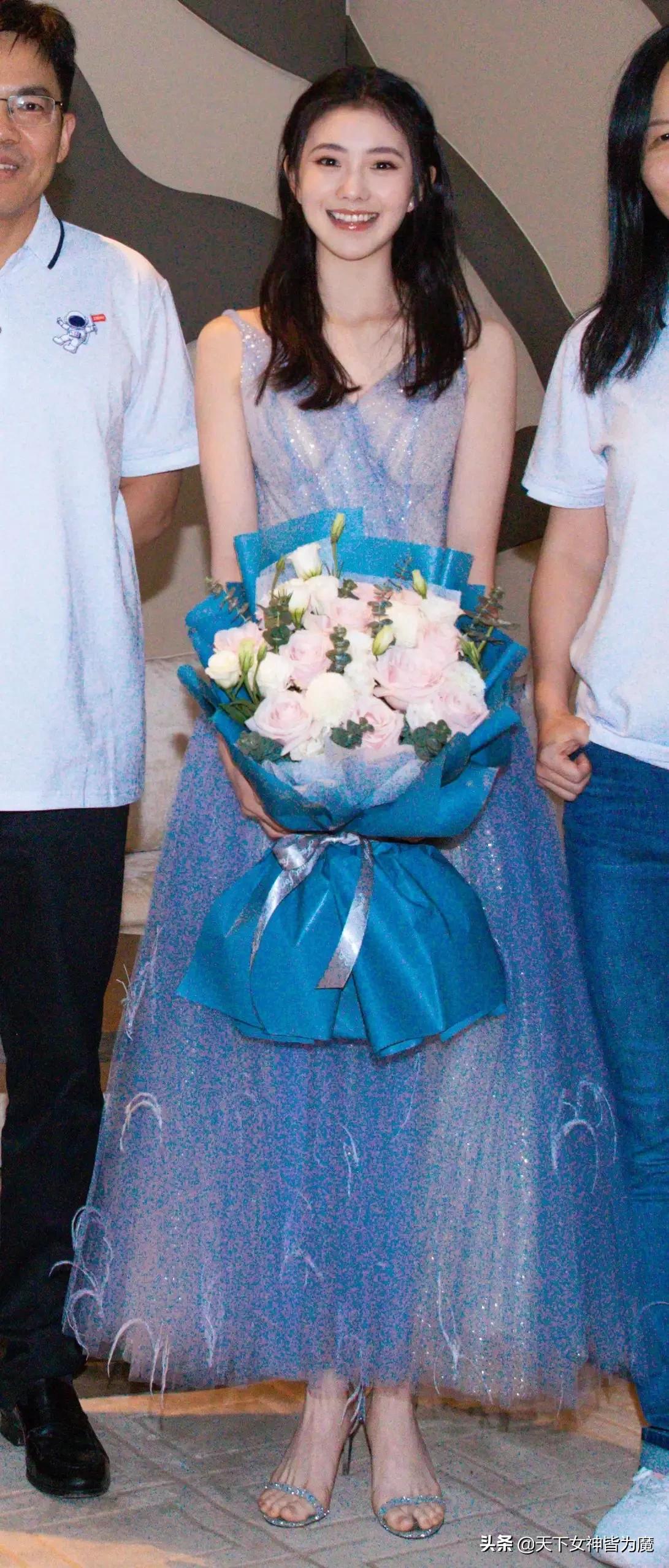 Liu Haocun's beautiful legs and jade feet high-heeled photo "67 ...