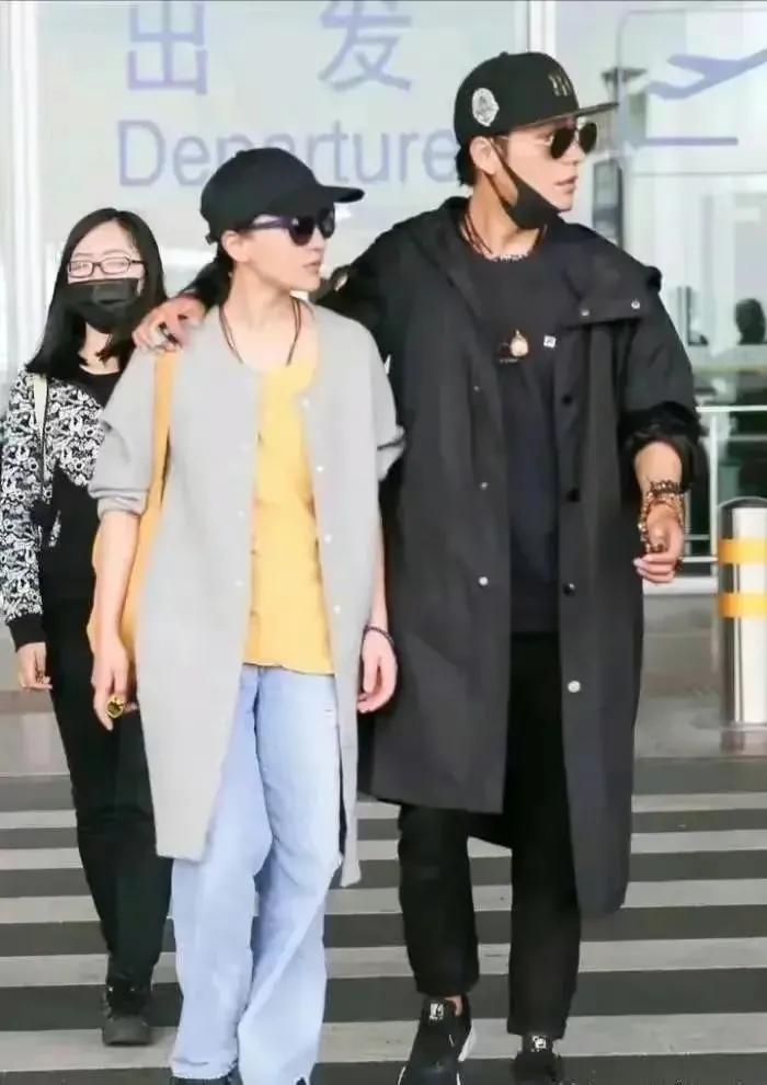 Zhou Xun and Chen Kun show on the same stage, their appearance is ...