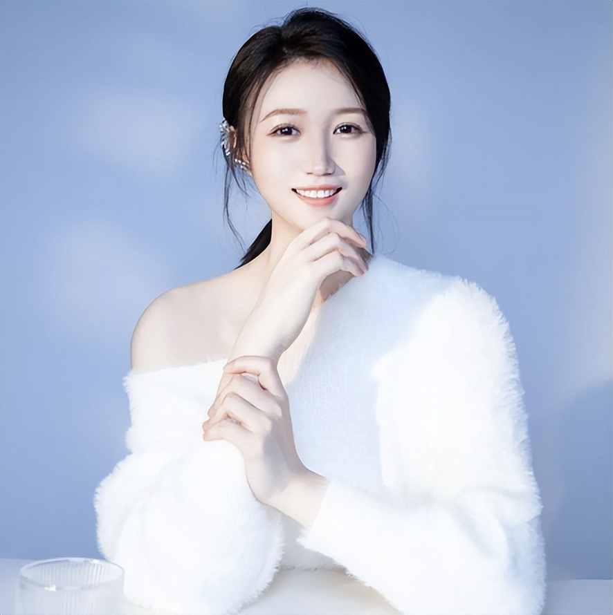 Zi Enle won the championship of Momo's "Charming Singing", and the ...