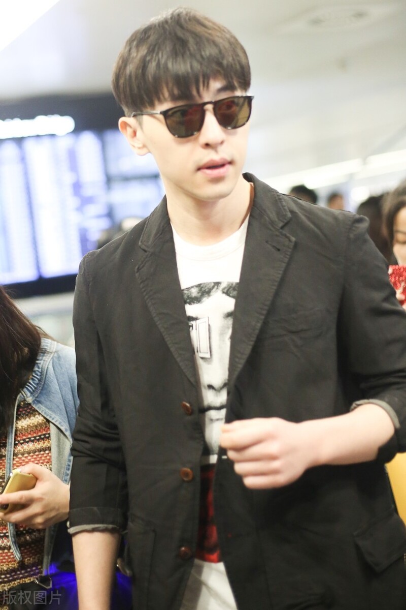 Deng Lun in 1992 - iNEWS