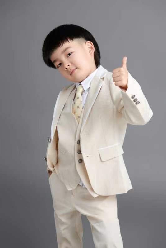 Li Jialin and his father Li Chengfeng acted on the same stage in "The ...