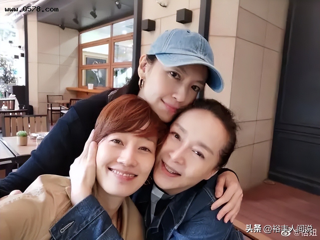 A recent photo of Tian Niu's 65th birthday!Bringing her daughter back ...