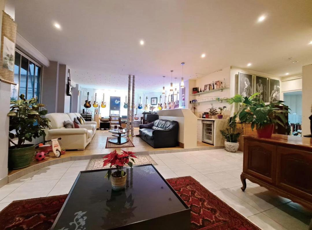 Interview: French-Chinese female singer Fiona - iMedia