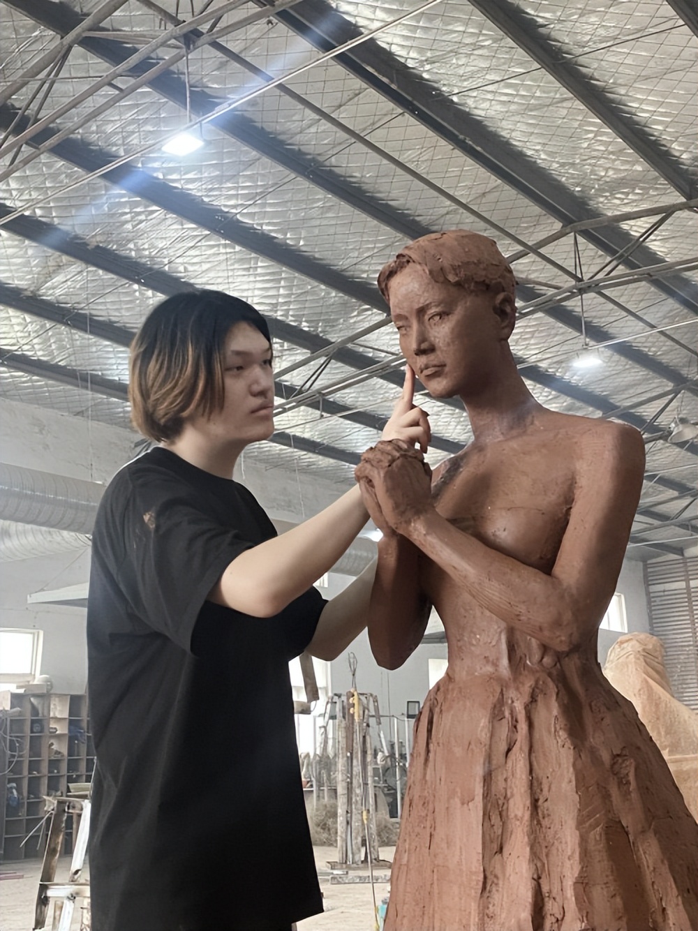 Young Artist Yang Xingtao: [The Birth of a Contract Beloved] Sculpture landed in Taohuawu - iMedia