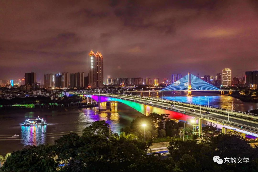 Night tour of the Yongjiang River - iNEWS