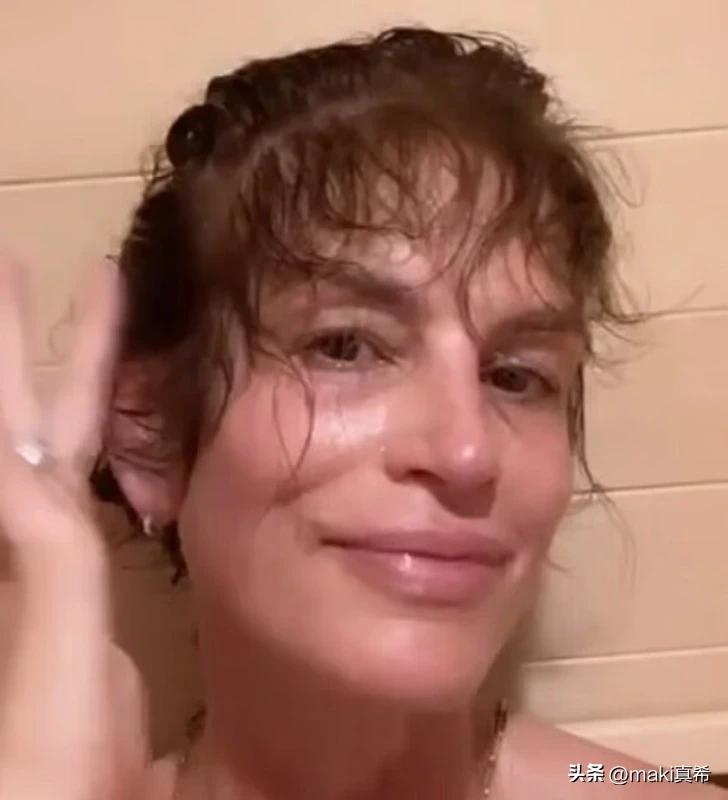 Cindy Crawford's 57-year-old "no makeup" video shocked fans, natural ...