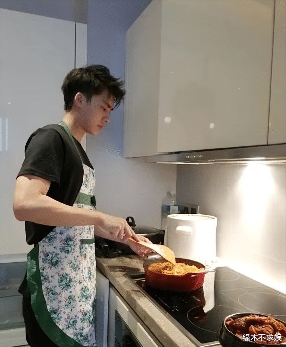 Guo Ziyu talks about Li Yifeng's love again: He didn't go to ...