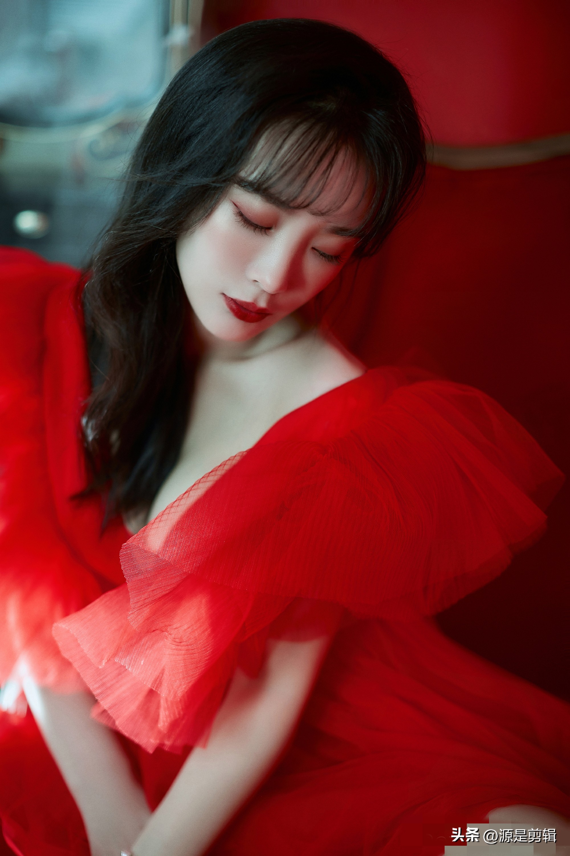 Appreciation of beautiful photos of Wang Li Danni in a sexy red dress - iMedia
