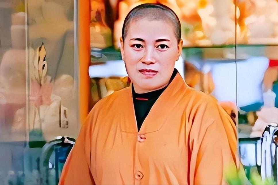 "Merry Nun" Shi Zhiding: During the day, she is a merciful monk, and at night, she is drunk and ...