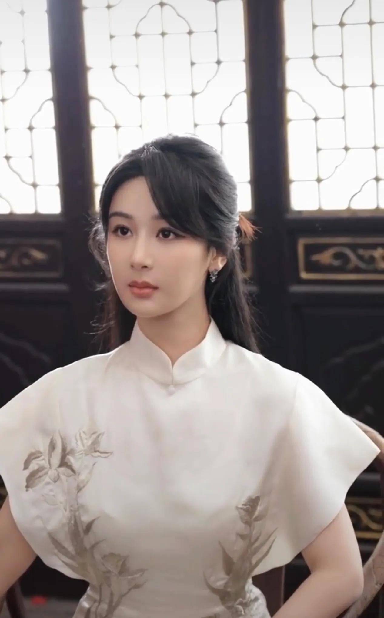 Yang Zi's cheongsam looks crazy, this one is too beautiful! Our girls ...