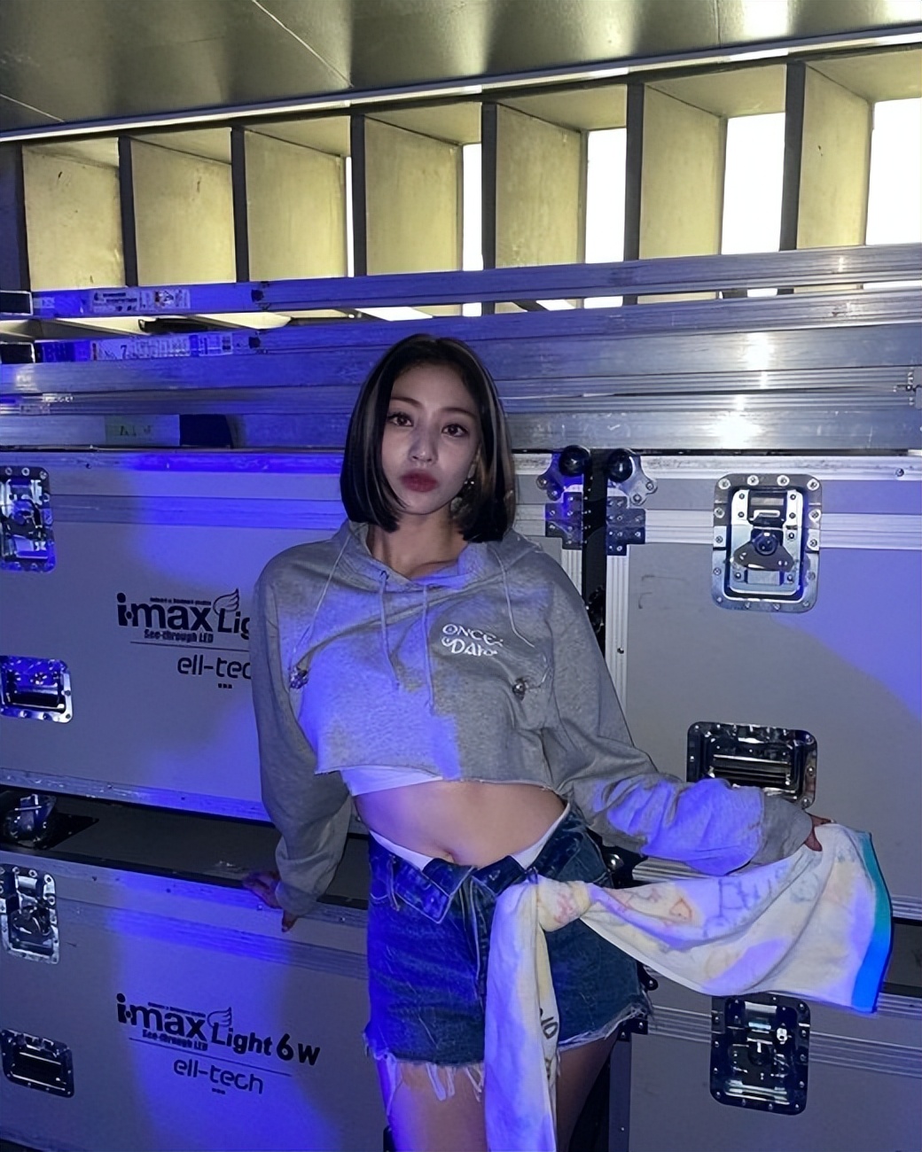TWICE's Jihyo, overwhelmingly plump pose... pure beauty + abs - iNEWS