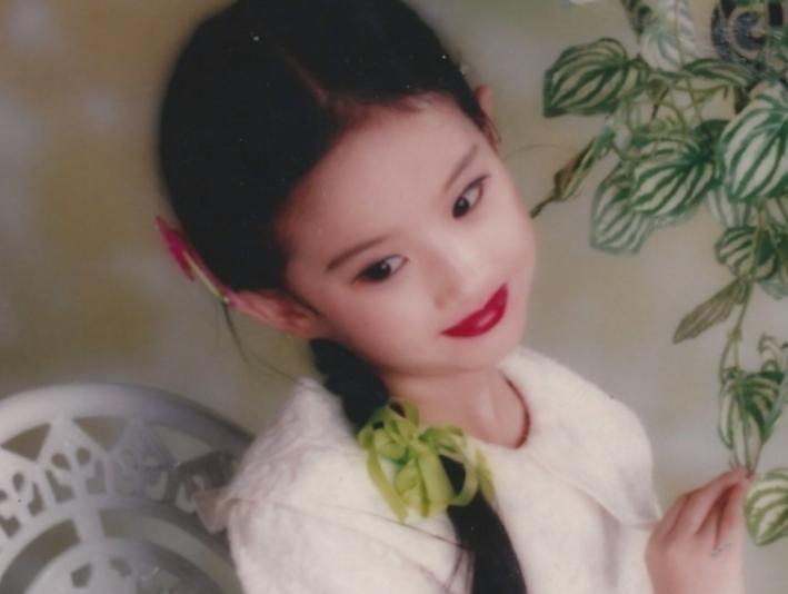 Just grow up and look the same? These celebrities "grew up in equal ...